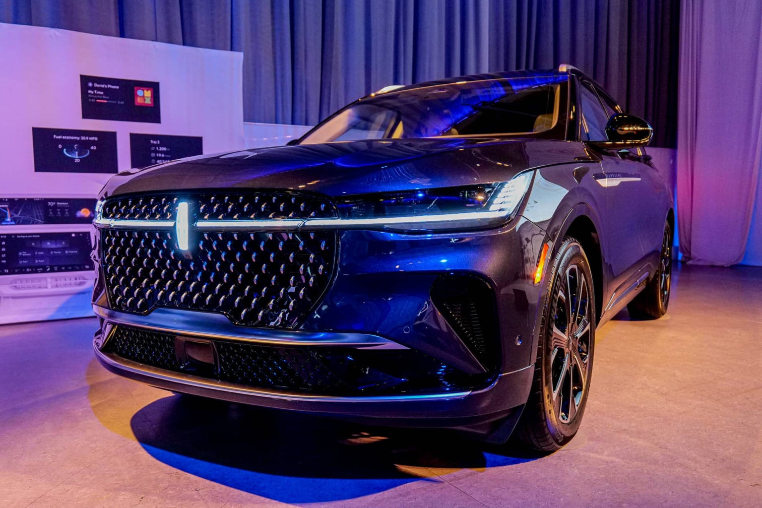 The New Lincoln Digital Experience: Complimenting Automotive Elegance